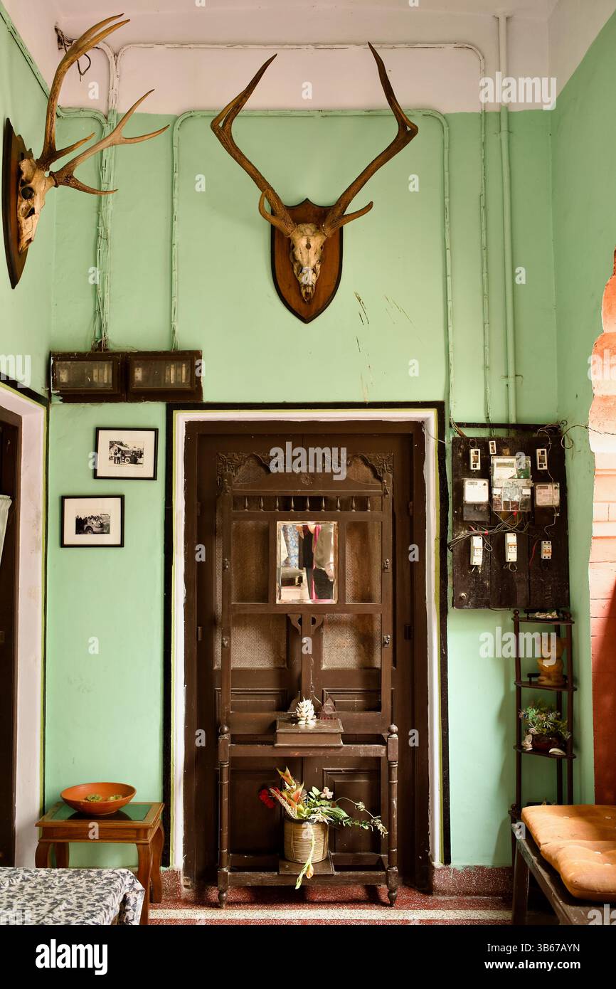 Floral 20th century ceiling panel hi-res stock photography and images ...