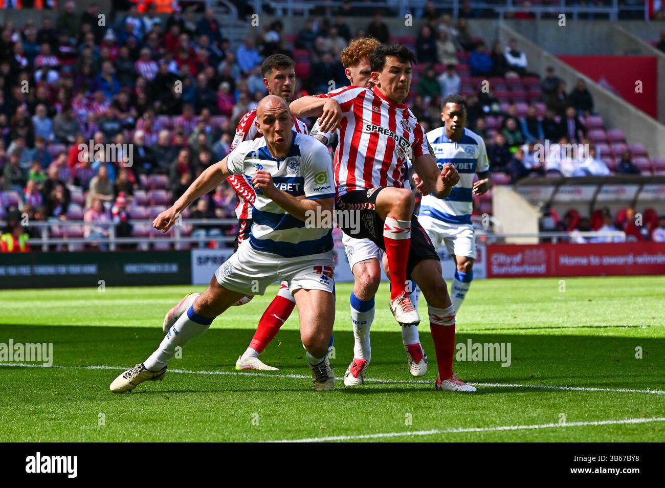 Sunderland defender Luke O'Nien challenges QPR forward Michael Frey ...