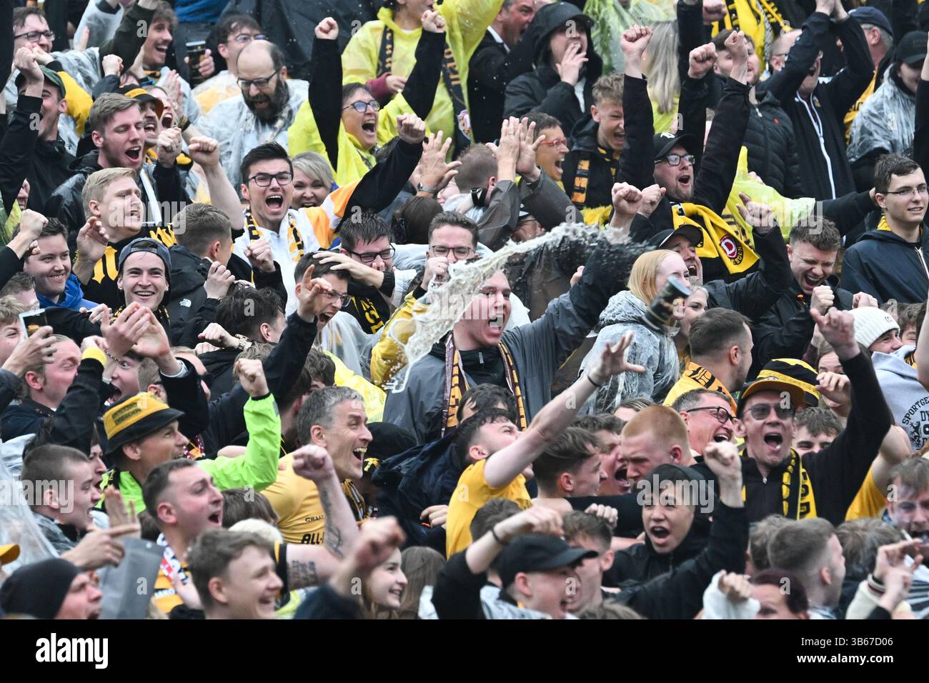 03 May 2025, Saxony, Dresden: Soccer: 3rd league, Arminia Bielefeld - Dynamo Dresden, matchday ...