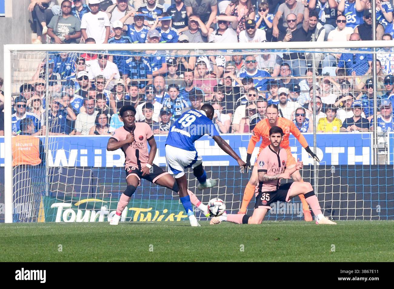 39 Matvey SAFONOV (psg) - 48 Axel TAPE (psg) - 35 Lucas BERALDO (psg ...