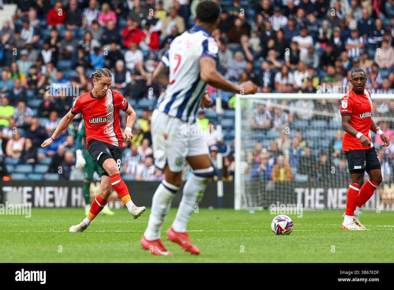 #8, Thelo Aasgaard of Luton Town plays it forward during the Sky Bet ...