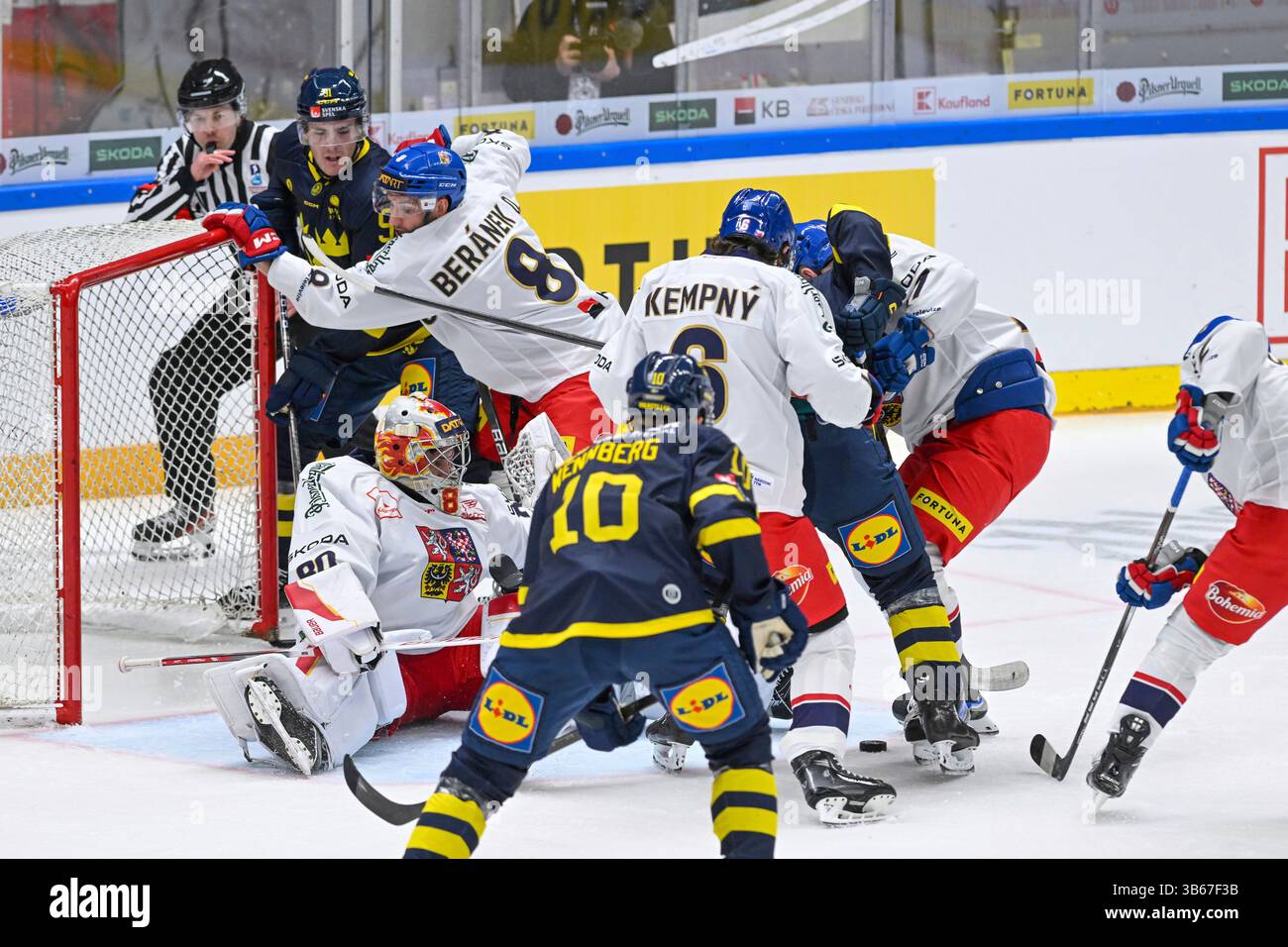 From left, Sweden's Leo Carlsson, Czech Republic's Ondrej Beranek, and ...