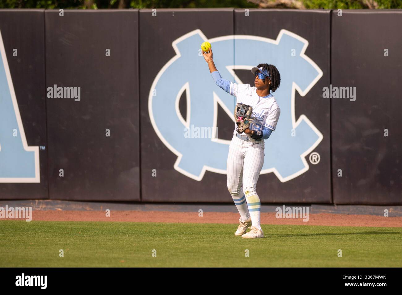 University of North Carolina Tar Heel Center Fielder Sanaa Thompson (19 ...