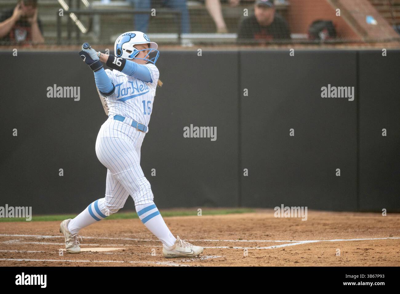 University of North Carolina Tar Heel Kiannah Pierce (16) during an ...