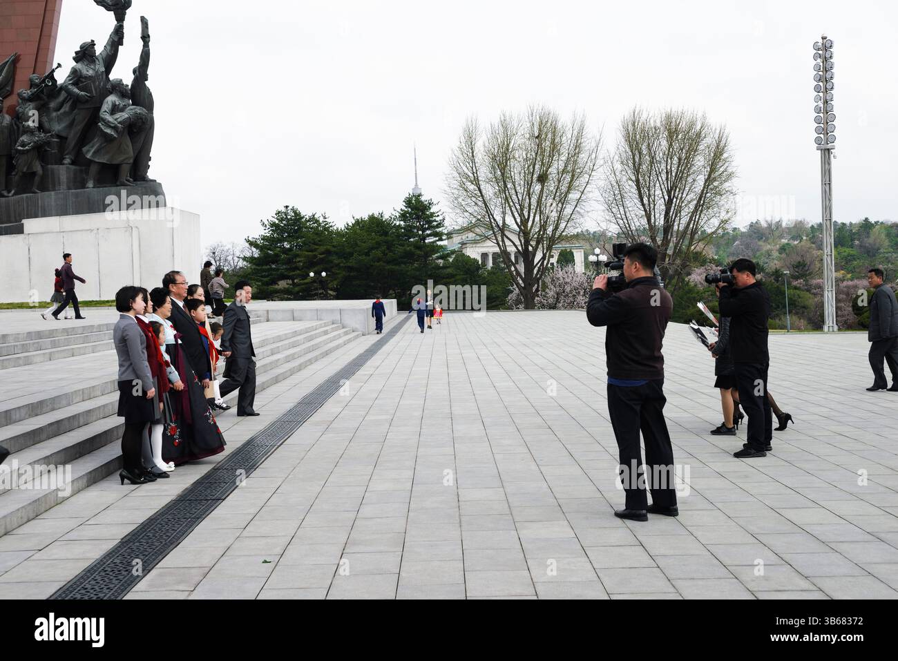 People celebrate in pyongyang hi-res stock photography and images - Alamy