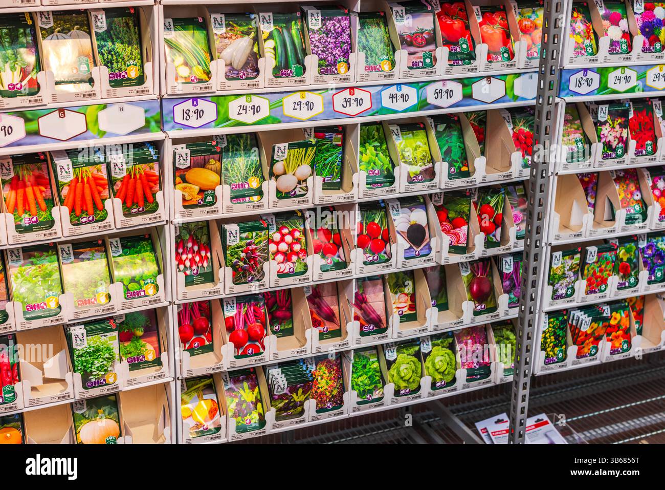 Carrots displayed on store shelf hi-res stock photography and images ...