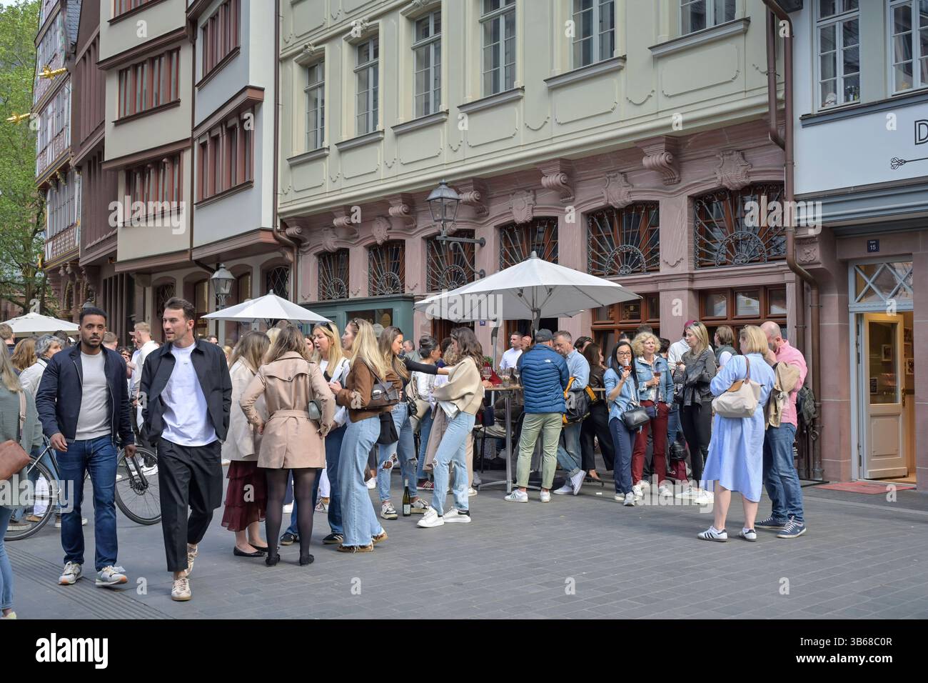 Menschen, Treff am Hühnermarkt, Frankfurt am Main, Hessen, Deutschland ...