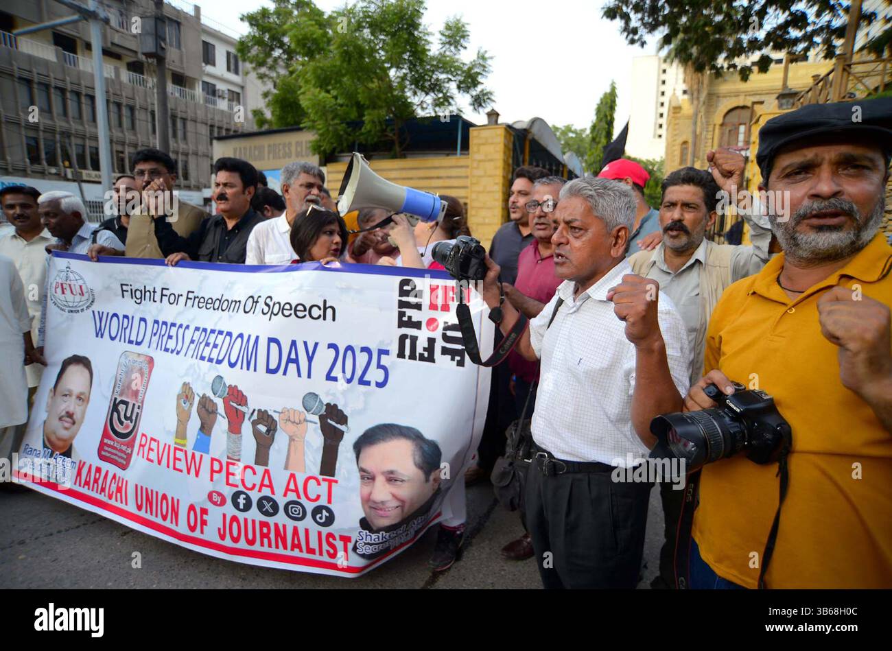 Members of Karachi Union of Journalists are holding protest ...