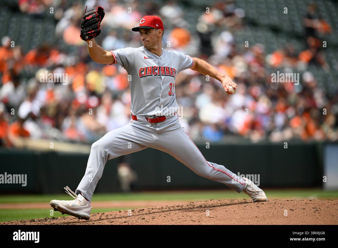 Cincinnati Reds starting pitcher Brent Suter (31) in action during a ...
