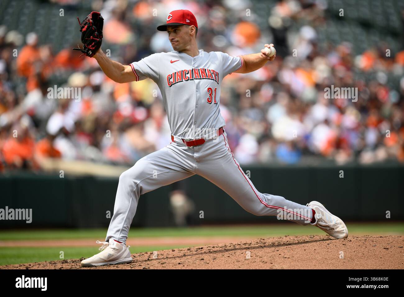 Cincinnati Reds starting pitcher Brent Suter (31) in action during a ...