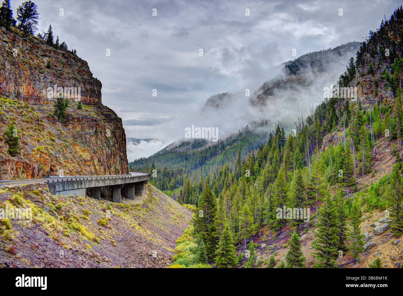 Golden Gate Canyon Bridge, Kingman Pass in Yellowstone National Park ...