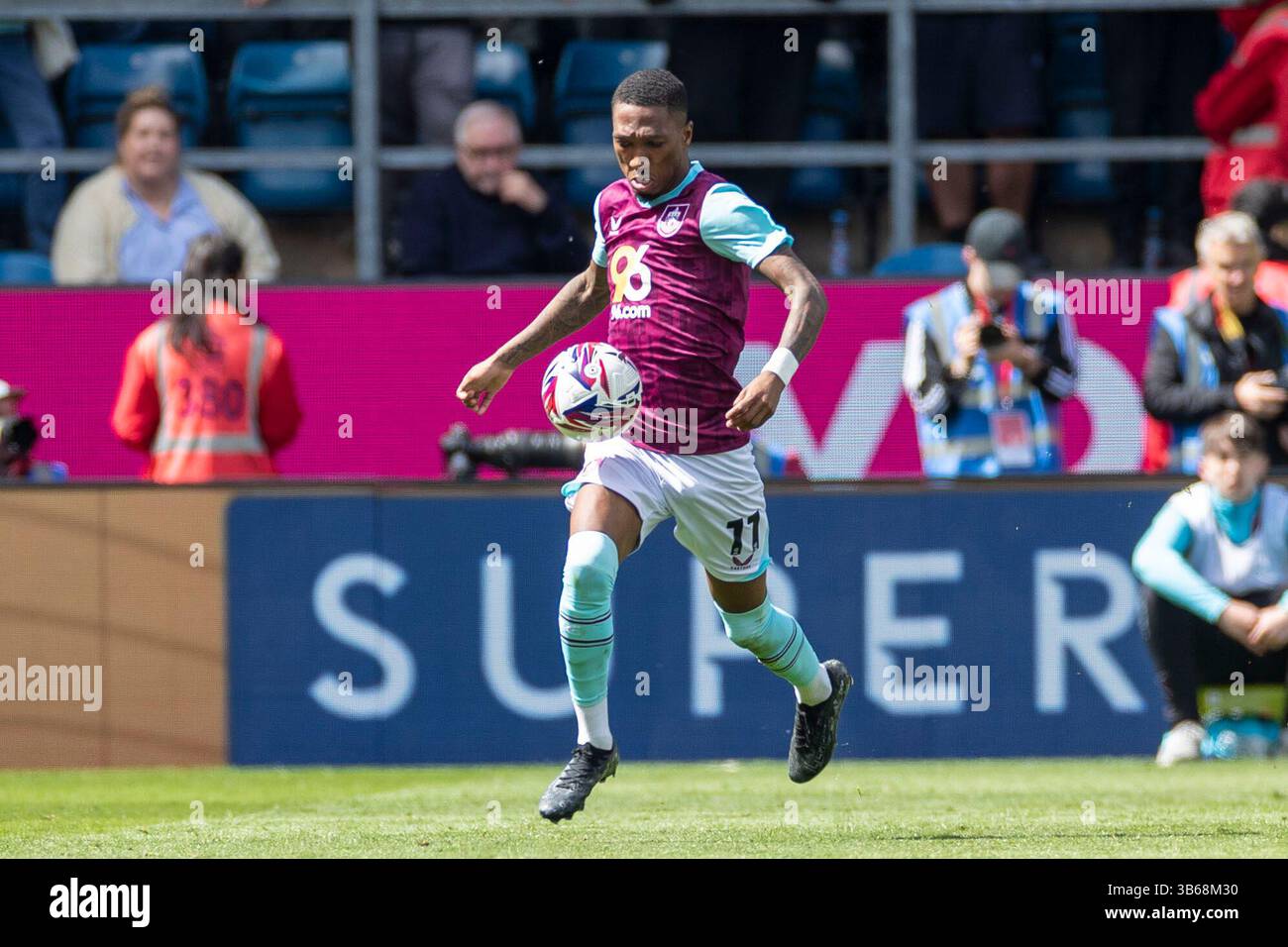 Jaidon Anthony #11 of Burnley FC in action during the Sky Bet ...