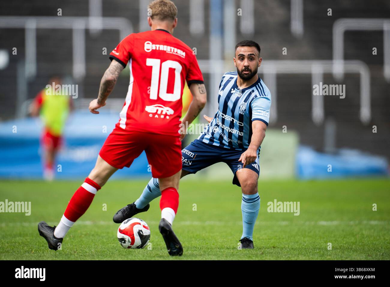 250503 Husqvarna FFs Alex Khoshaba under fotbollsmatchen i Ettan södra mellan Ariana FC och ...