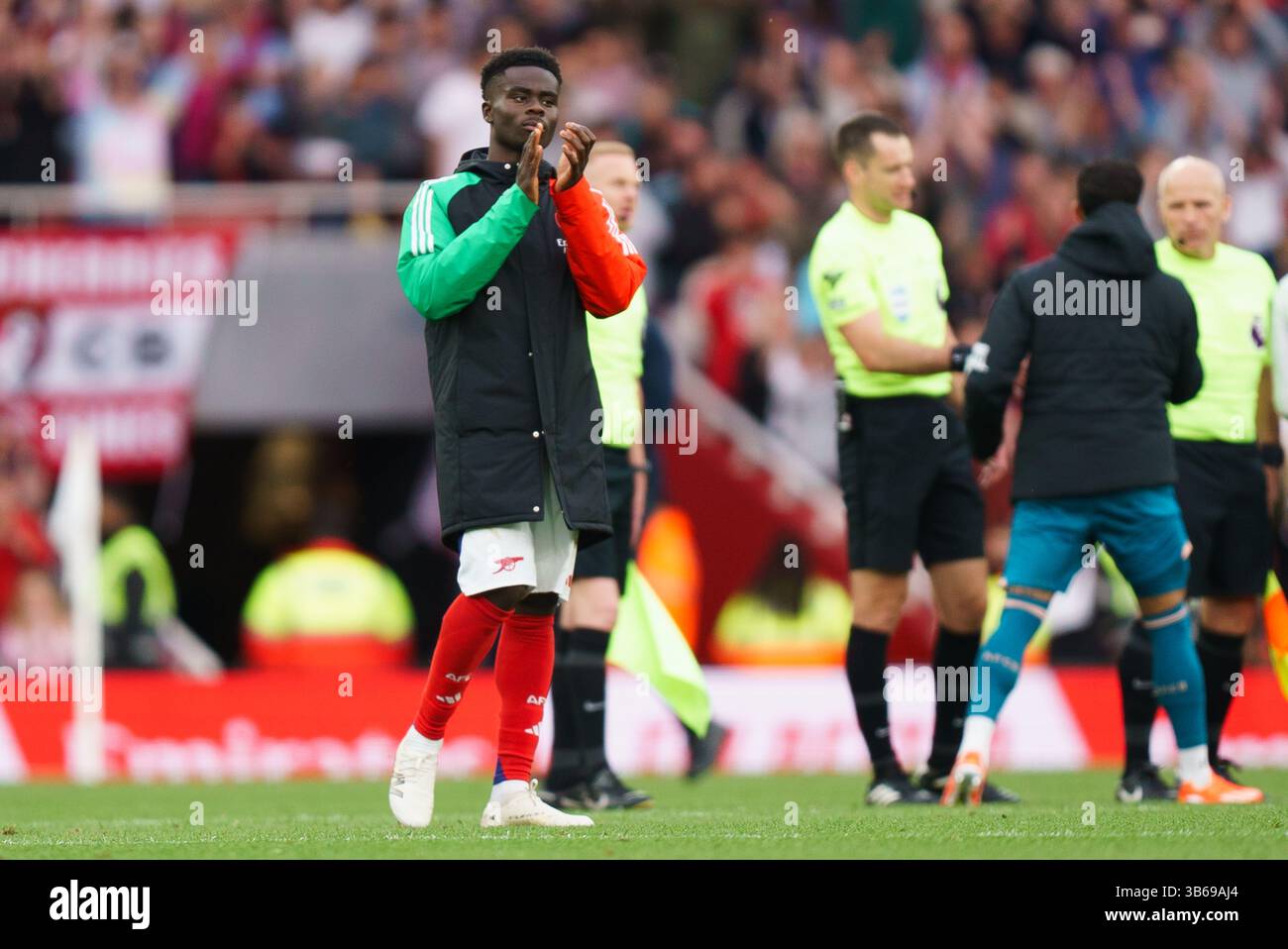 London, UK. 29th Jan, 2015. Bukayo Saka of Arsenal clapping the fans ...