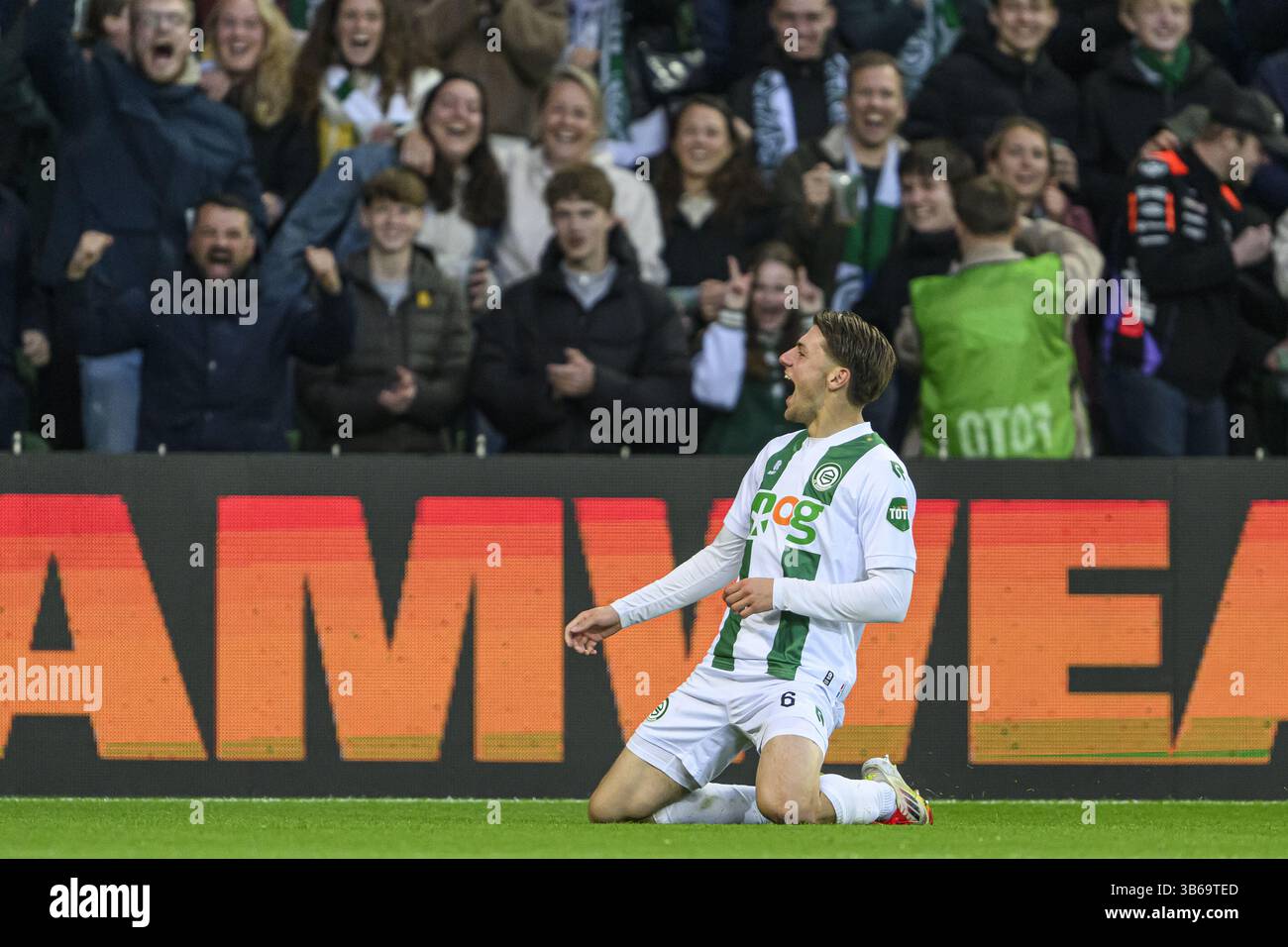 GRONINGEN - (l-r) Stije Resink of FC Groningen celebrates 4-0 during ...