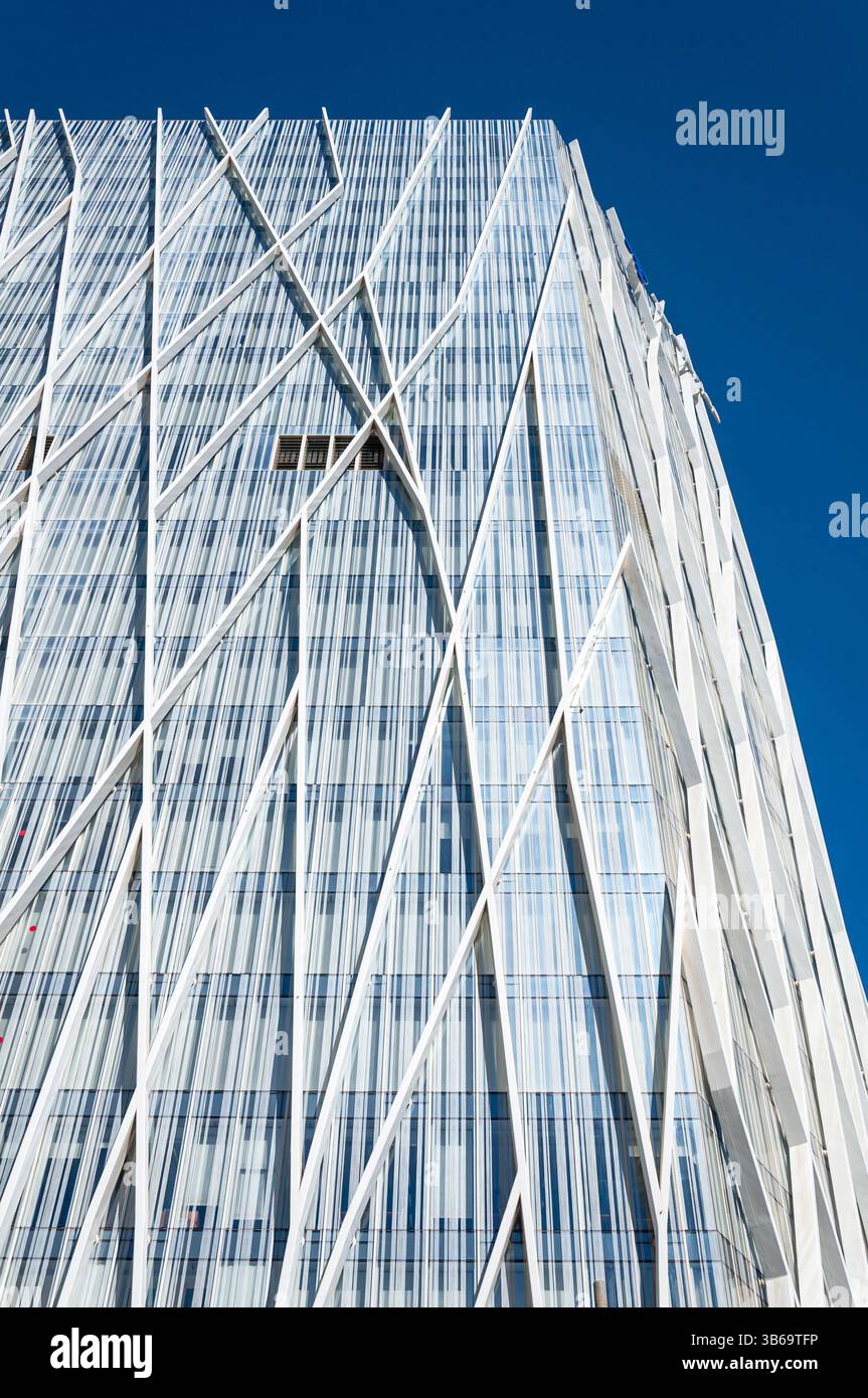 Diagonal Zero Zero, also known as Torre Diagonal One, designed by Emba ...