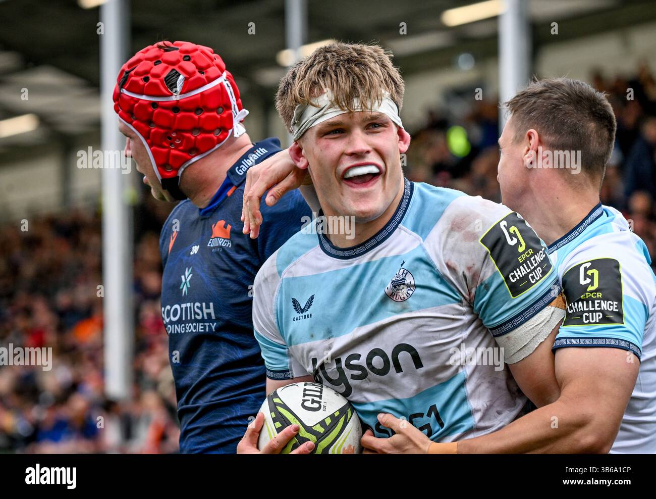 Guy Pepper celebrates his match winning try for Bath Stock Photo - Alamy