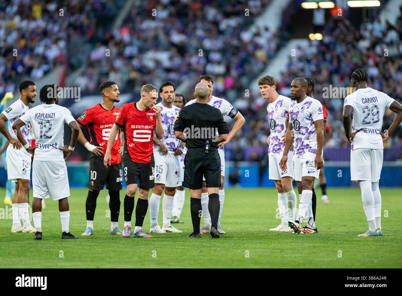 Referee Benoit Millot and both teams during the French championship ...