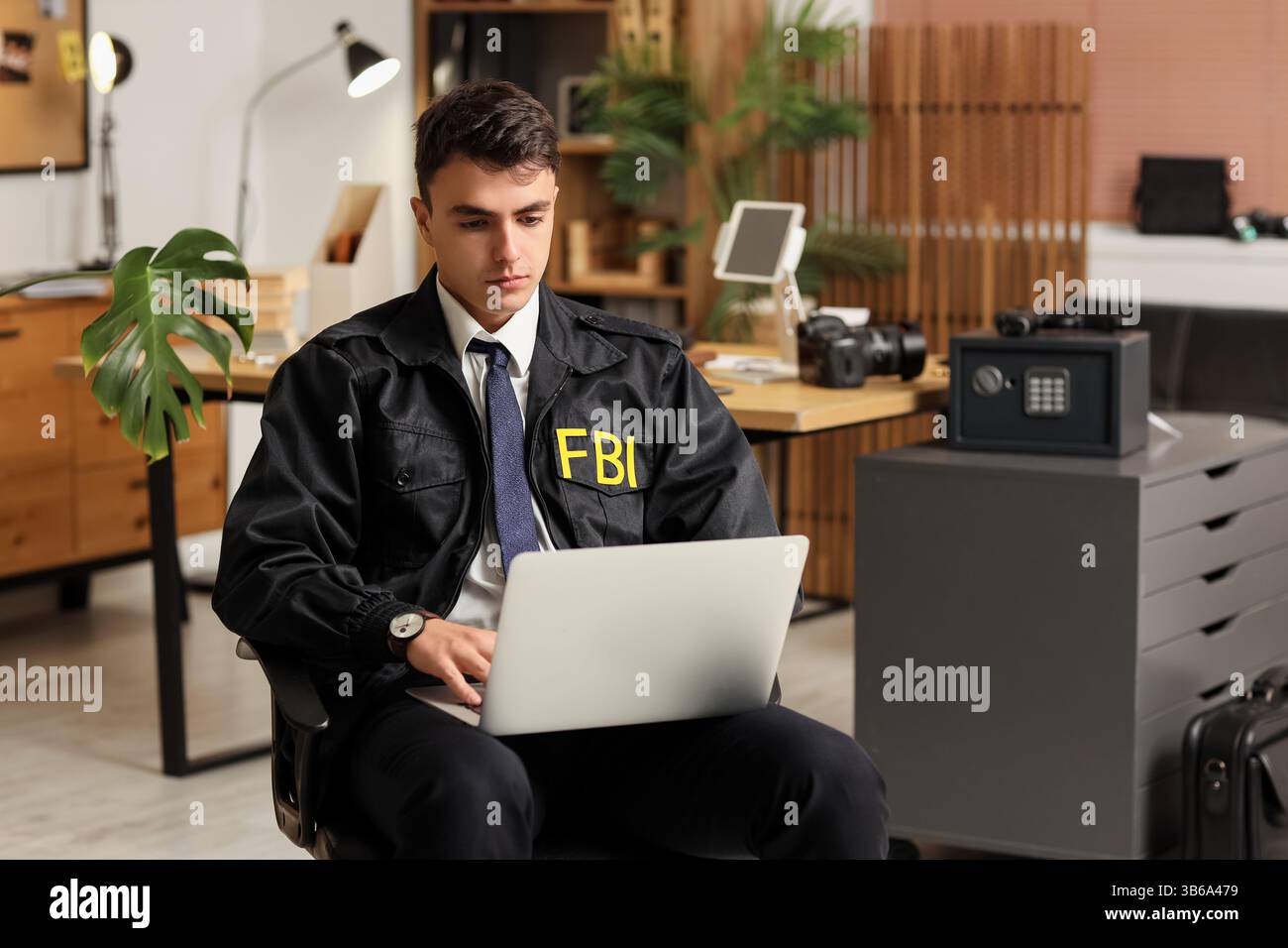 Man in detective office using hi-res stock photography and images - Alamy