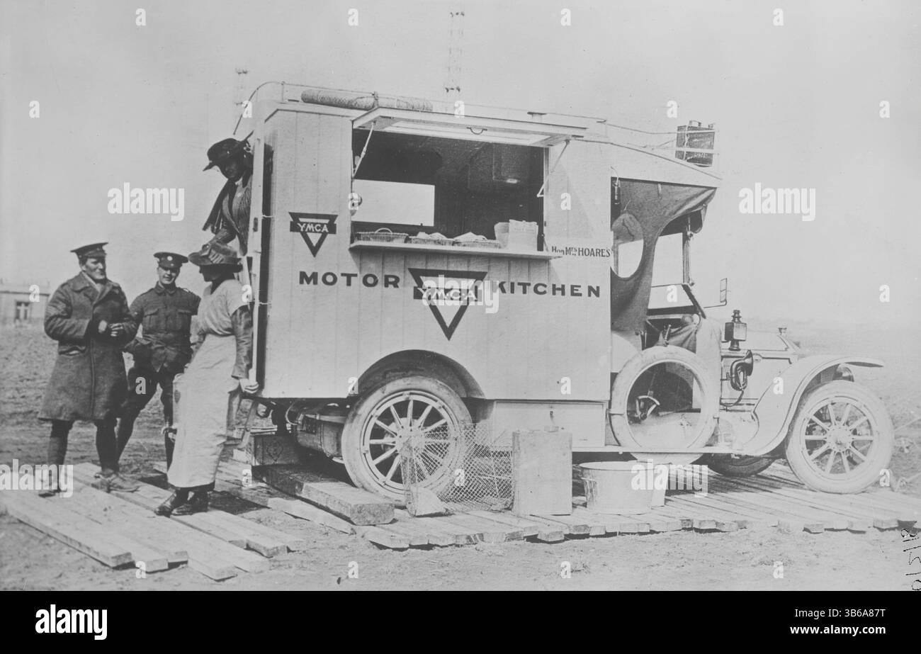 Army kitchen hi-res stock photography and images - Alamy