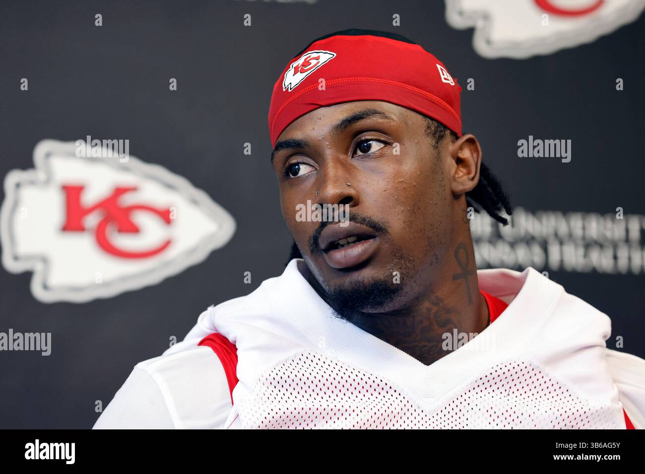 Kansas City Chiefs defensive tackle Omarr Norman-Lott talks with the ...