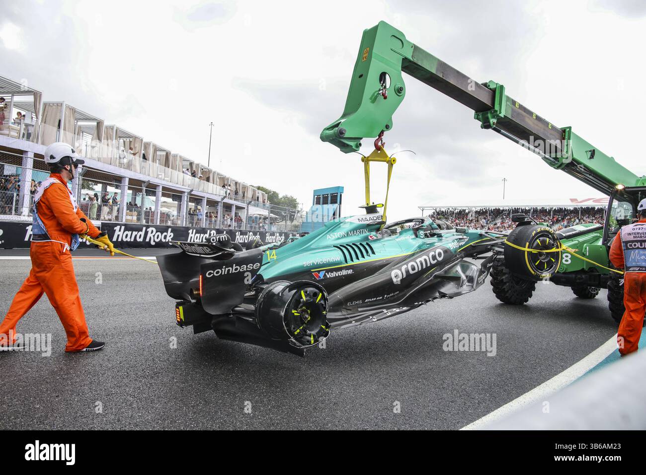 14 ALONSO Fernando (spa), Aston Martin F1 Team AMR24, action crash ...
