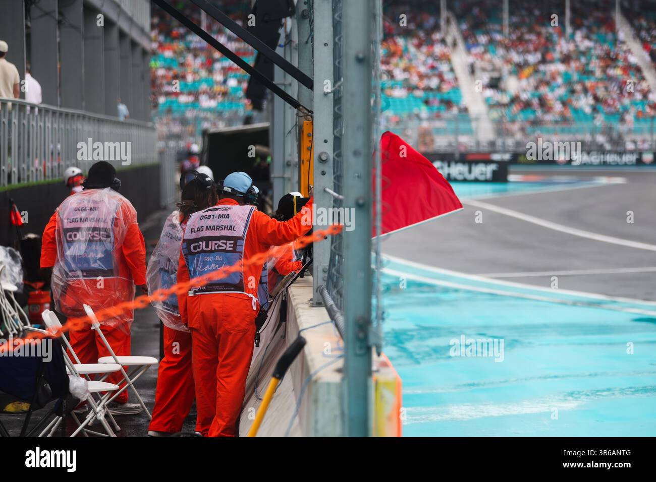 marshall, commissaire de piste, marshal, marshalls, marshals red flag ...