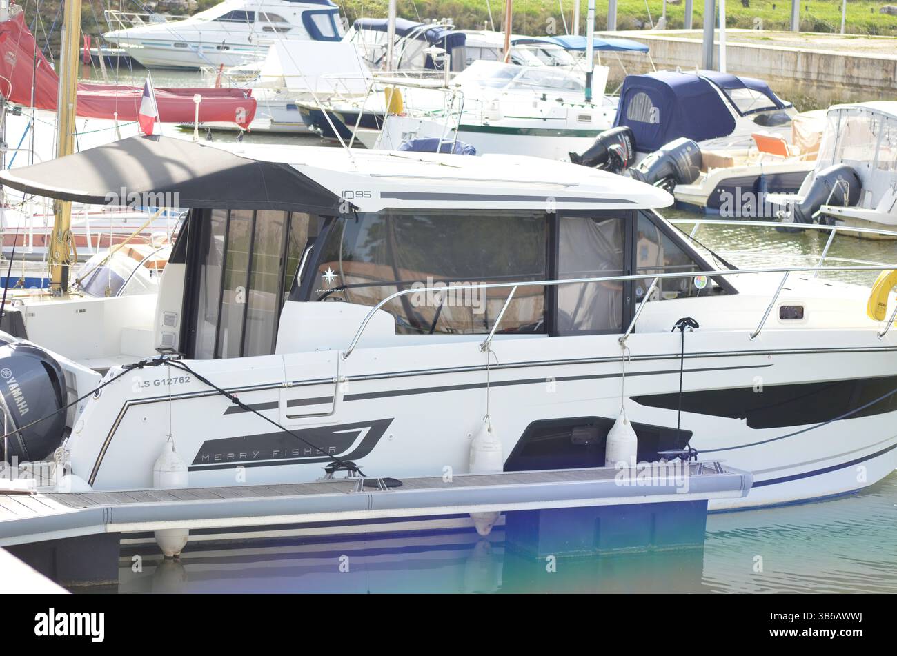 Boats docked modern marina hi-res stock photography and images - Alamy