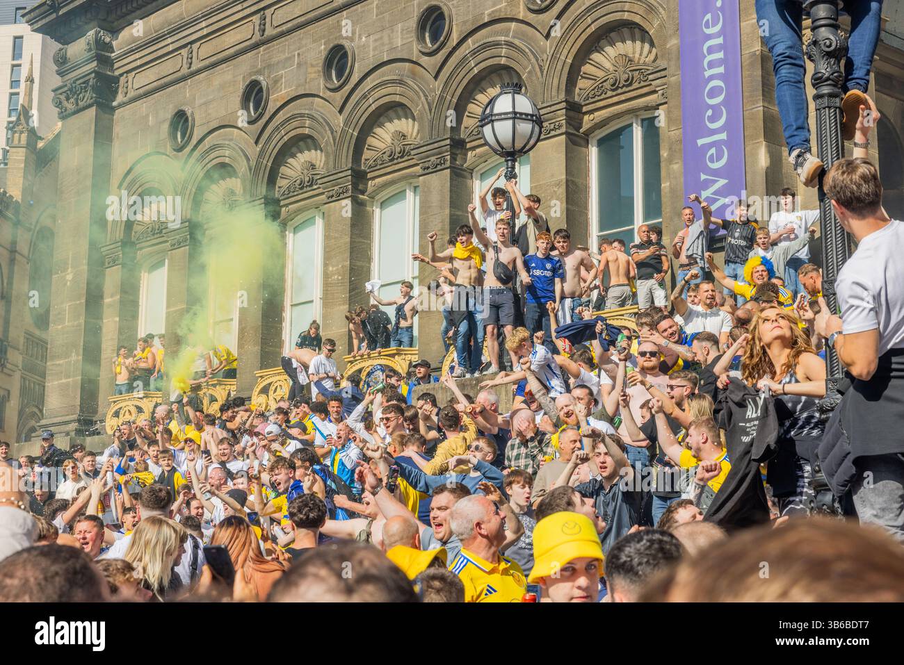 Leeds, UK. 03 MAY, 2025. Leeds United fans celebrate on the steps of ...