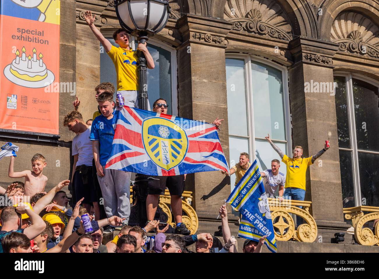 Leeds, UK. 03 MAY, 2025. Leeds United fans celebrate on the steps of ...