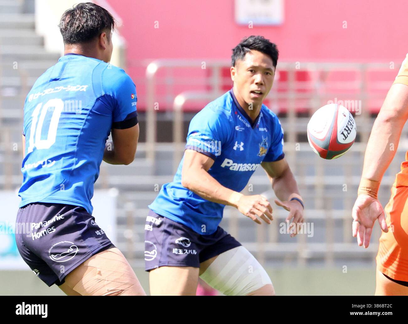 Tokyo, Japan. 3rd May, 2025. Saitama Panasonic Wild Knights fly half ...