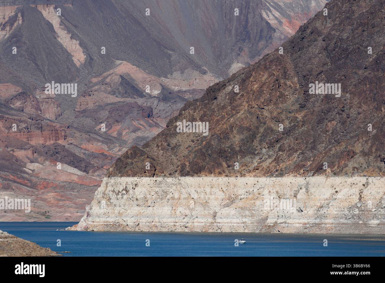 July 29, 2022, Nevada, USA: The water level in Lake Mead has dropped ...