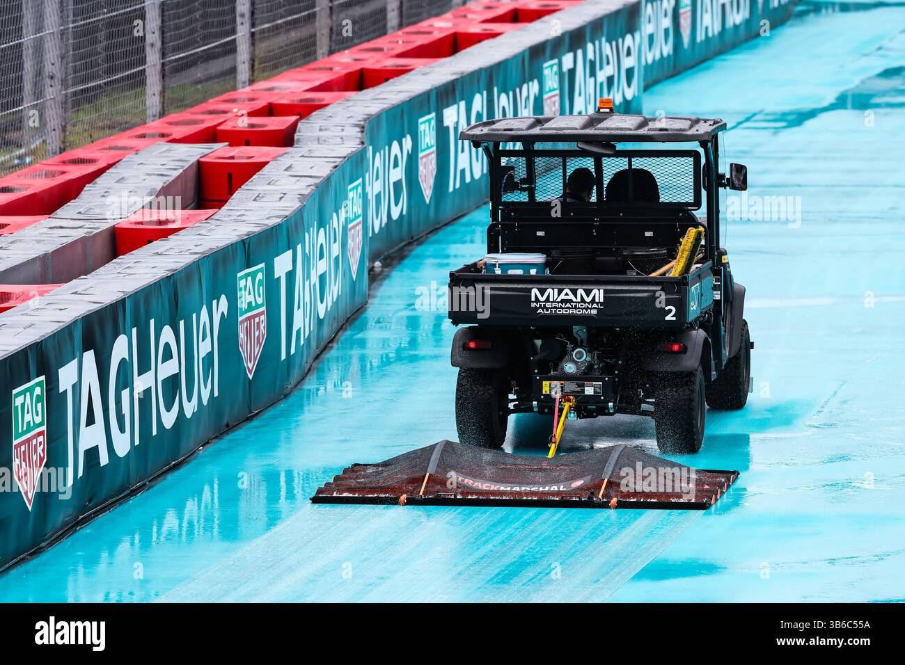MIAMI, FLORIDA - MAY 3: Marshal cleans the (wet) track during Sprint ...