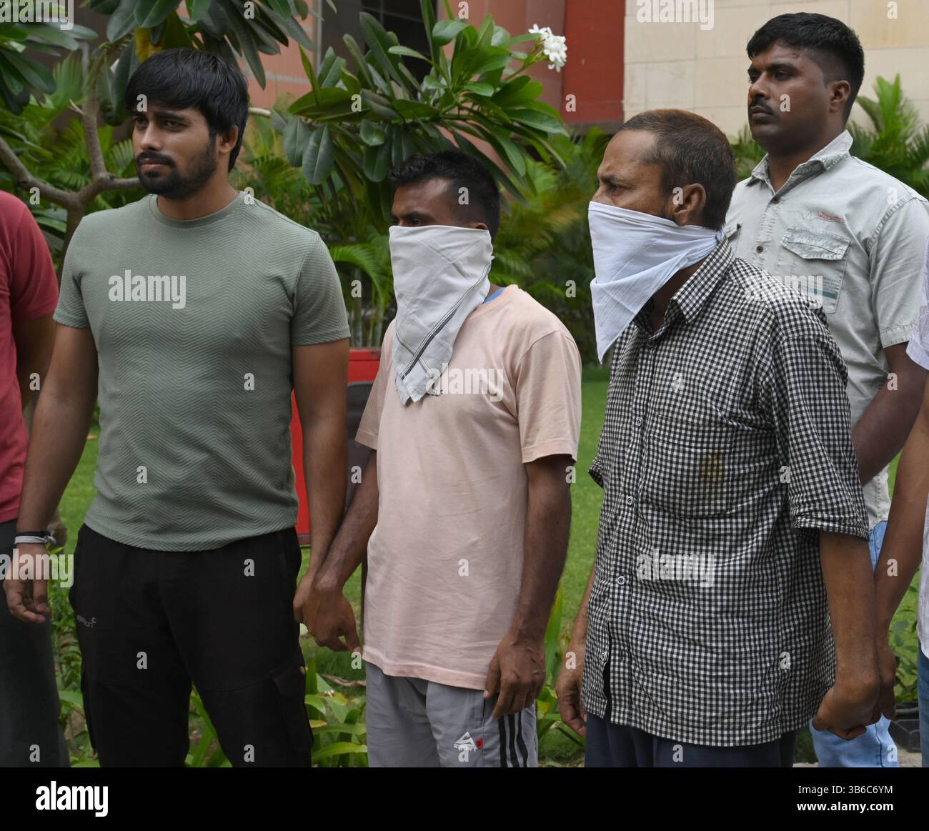 NEW DELHI, INDIA - MAY 3: Delhi Police arrest Bangladeshi Chand Miya ...