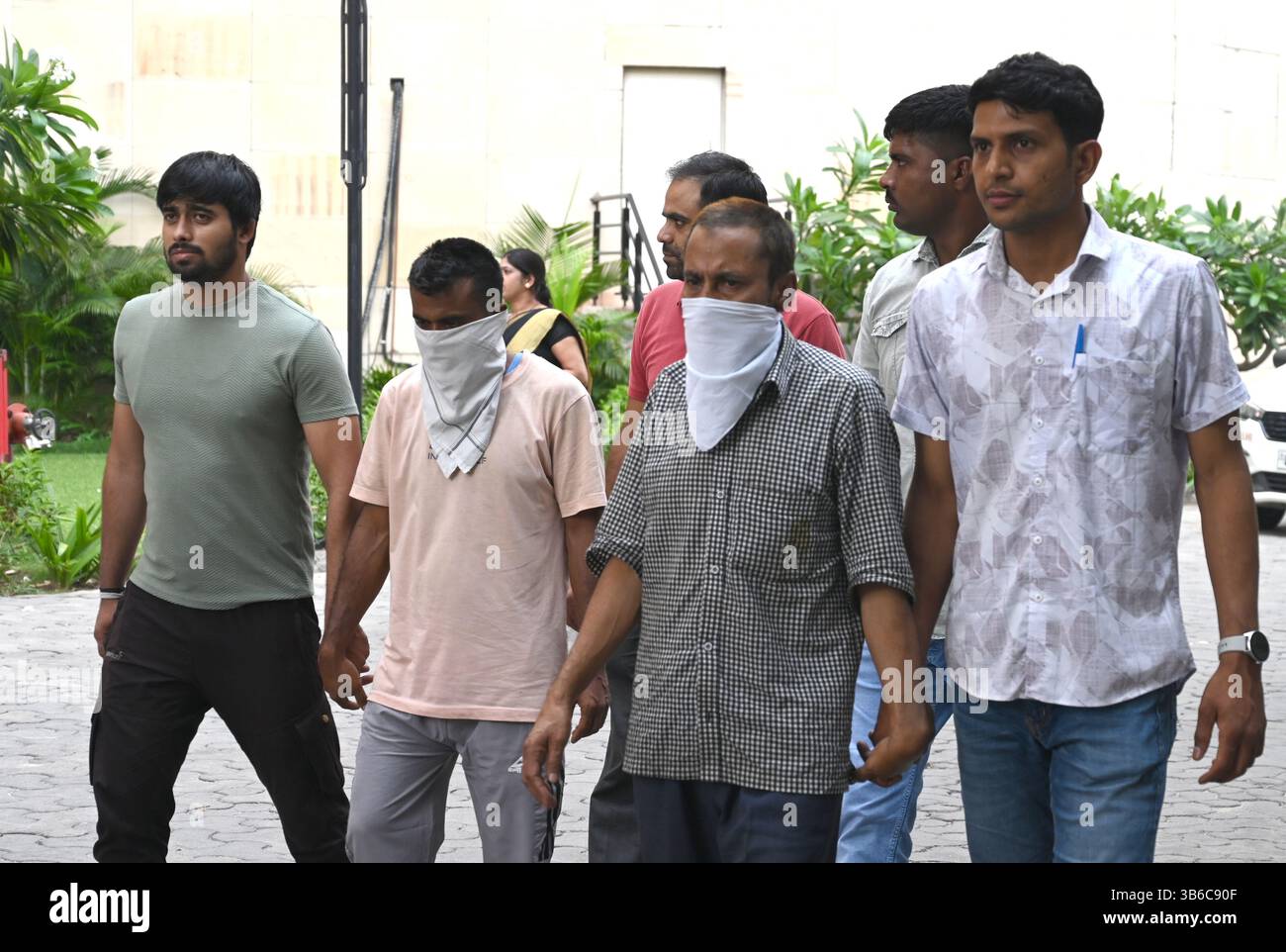 NEW DELHI, INDIA - MAY 3: Delhi Police arrest Bangladeshi Chand Miya ...