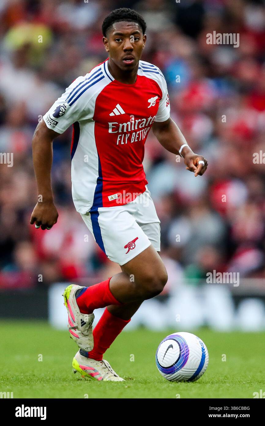 Myles Lewis-Skelly of Arsenal runs with the ball during the Premier ...