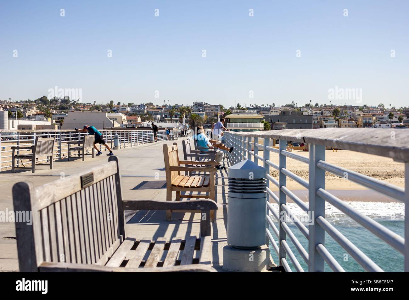 Benches on hermosa beach pier hi-res stock photography and images - Alamy