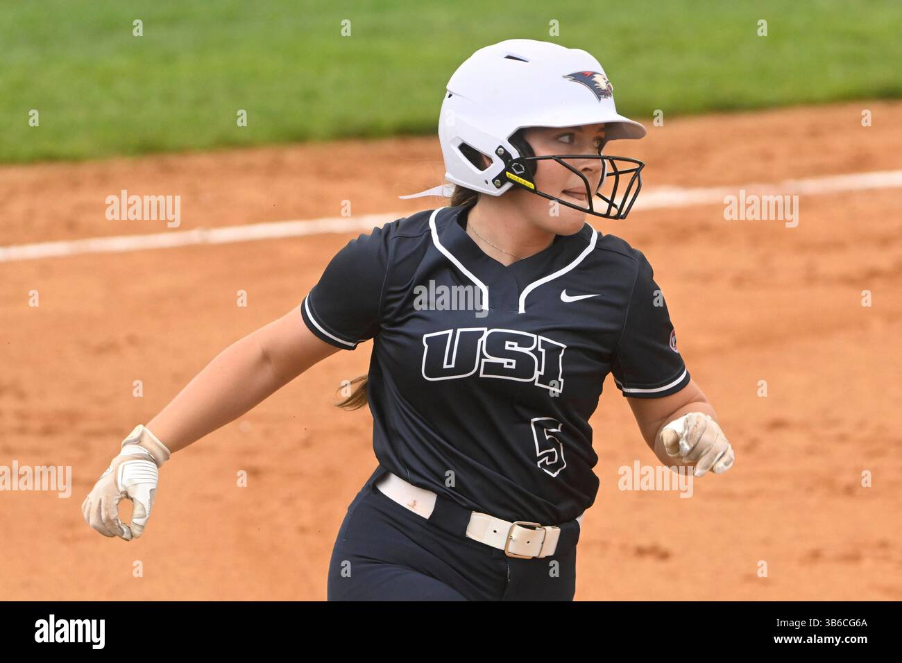 Southern Indiana's Alyssa Mumaw (5) plays Lindenwood during an NCAA ...