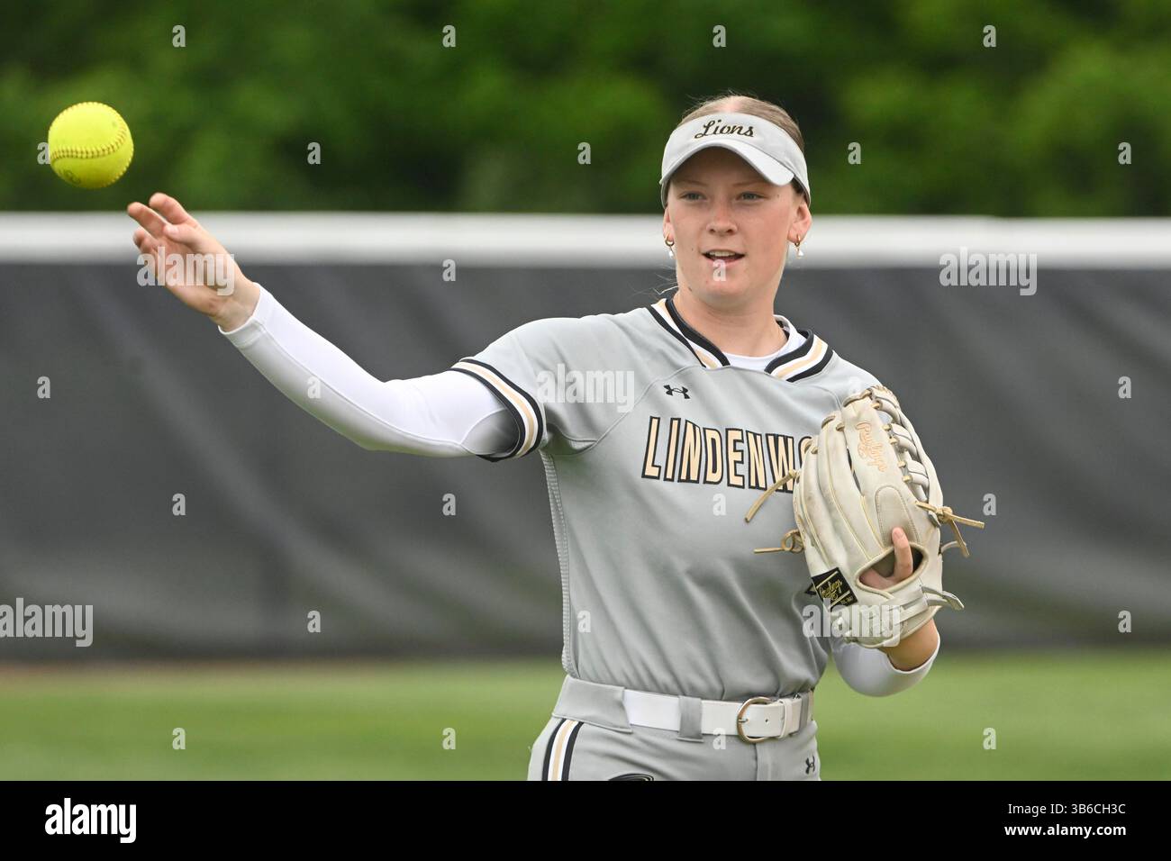 Lindenwood's Madison Adams (7) plays Southern Indiana during an NCAA ...