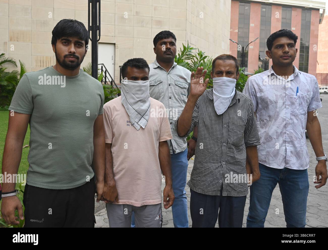 NEW DELHI, INDIA - MAY 3: Delhi Police arrest Bangladeshi Chand Miya ...