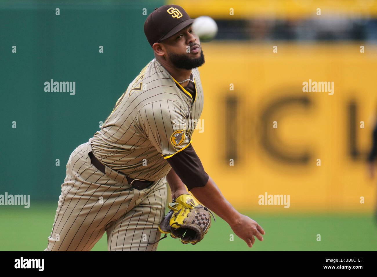 San Diego Padres pitcher Randy Vásquez delivers during the first inning ...