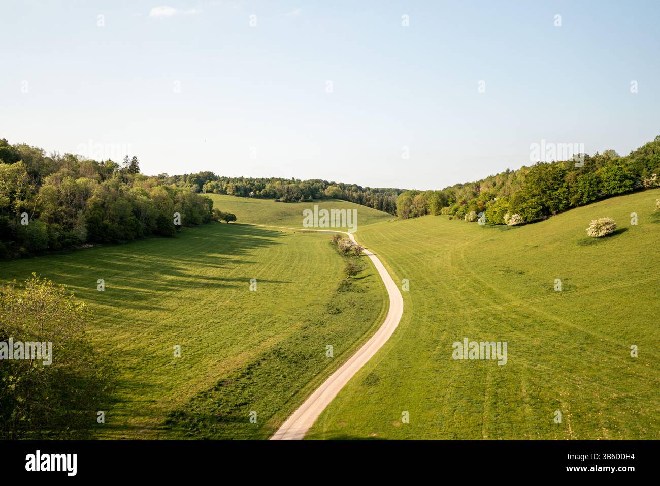 View rolling hills meandering hi-res stock photography and images - Alamy