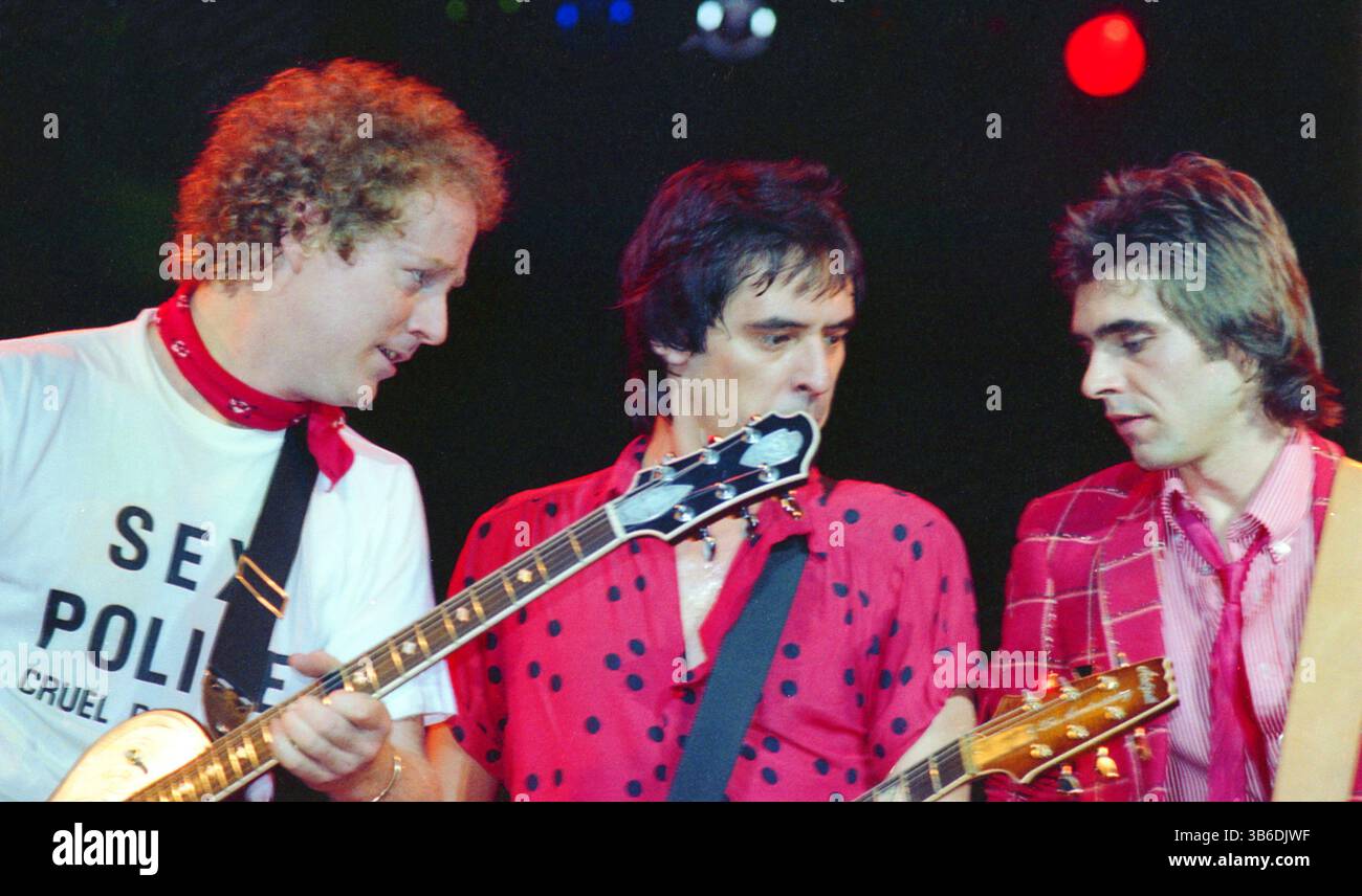 Rod stewart band jim cregan hi-res stock photography and images - Alamy