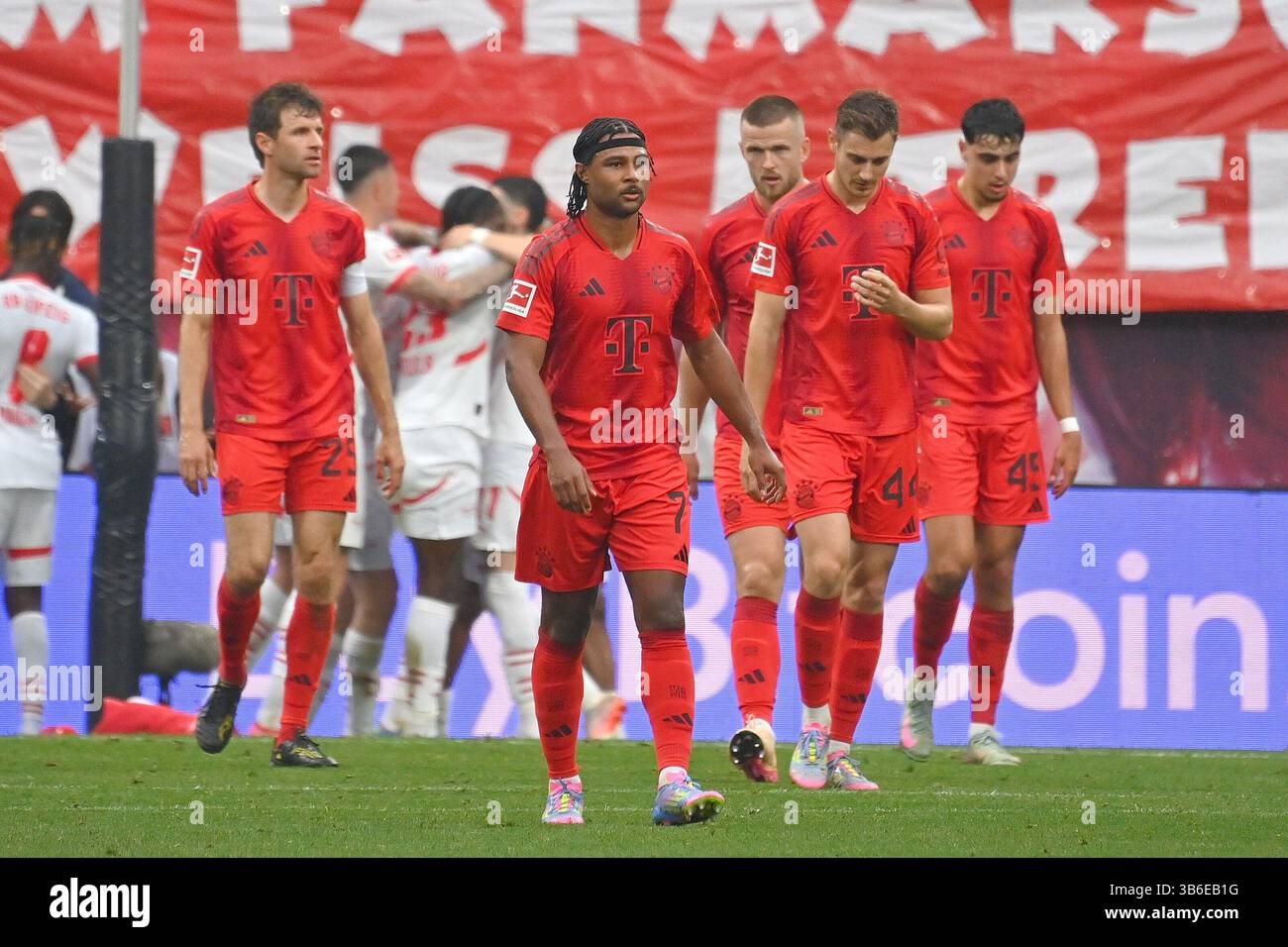 Leipzig, Deutschland. 03rd May, 2025. Bayern players after versus goal, Thomas MUELLER (M?LLER ...