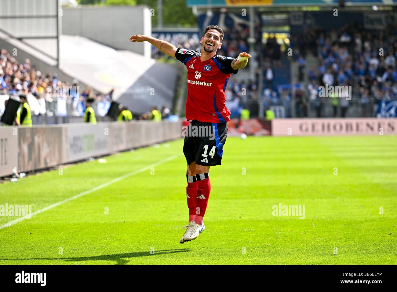 Darmstadt, Deutschland. 03rd May, 2025. Ludovit Reis (Hamburger SV, #14) bejubelt den Sieg, GER ...