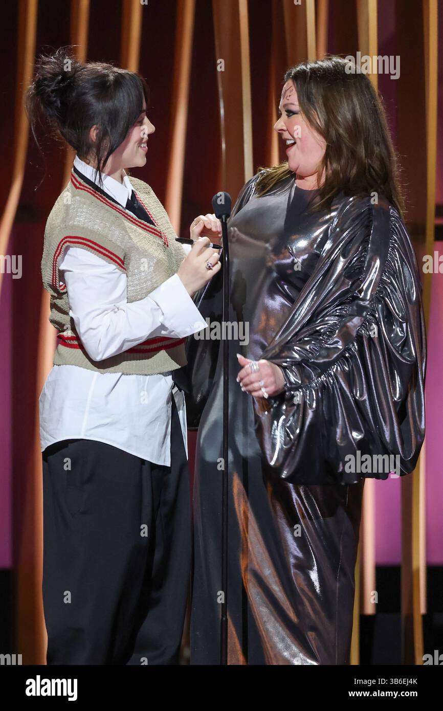 (L-R) Billie Eilish and Melissa McCarthy while presenting Female Actor ...