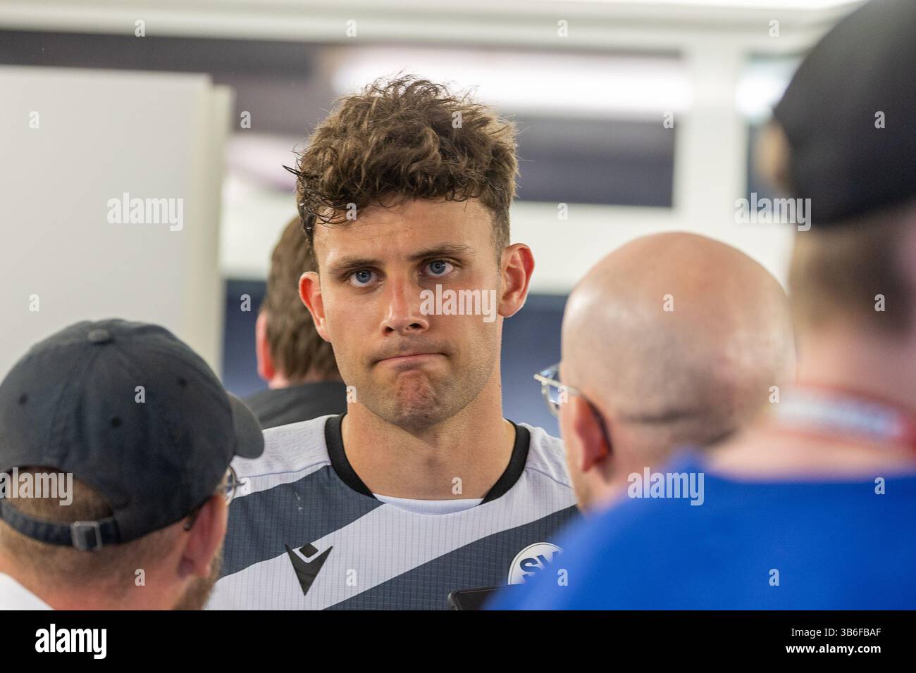 Sandhausen, Deutschland. 03rd May, 2025. Jakob Lewald (SV Sandhausen ...