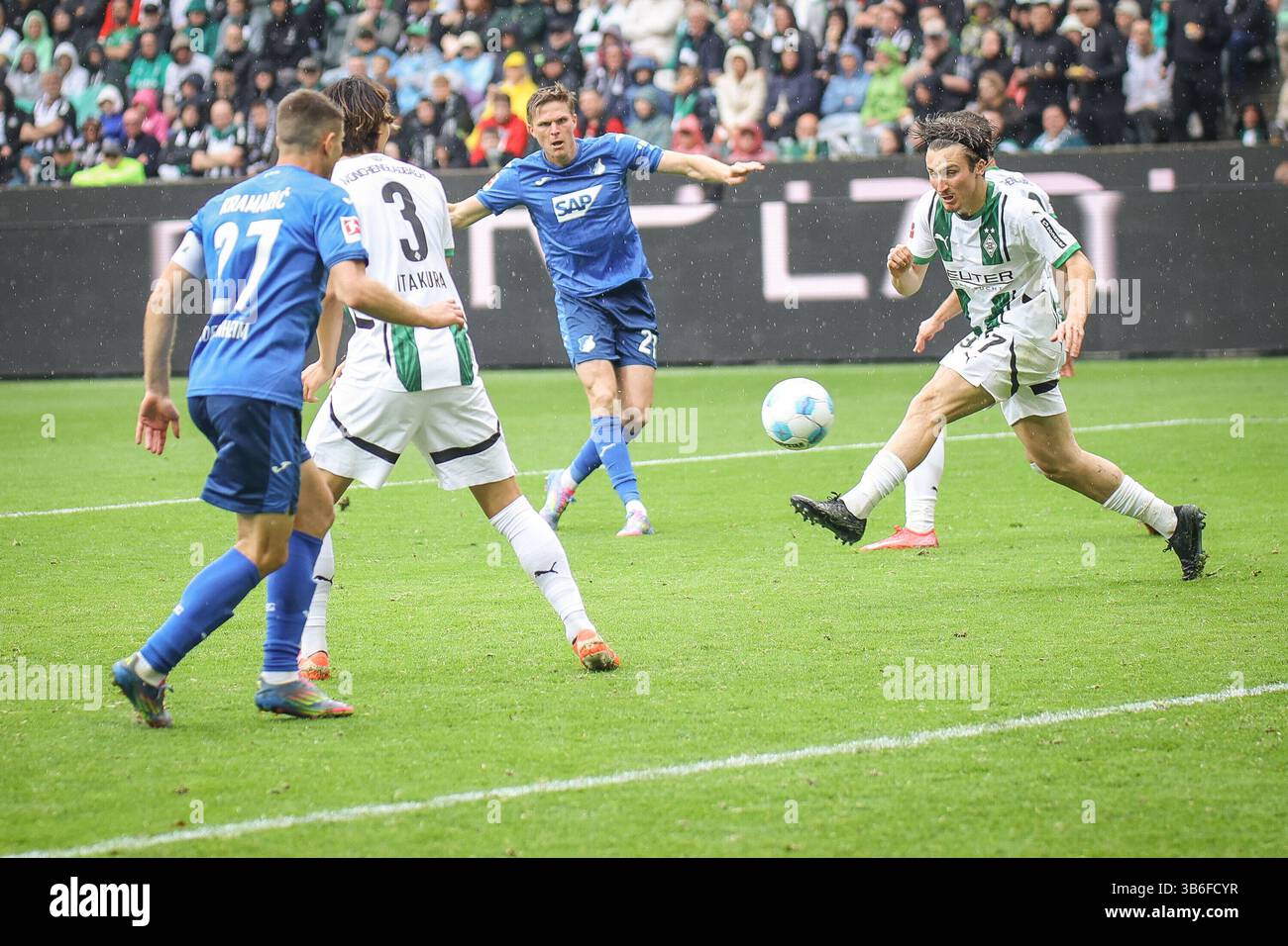 Marius B?lter (TSG 1899 Hoffenheim #21) trifft zum 2:2 -- 1. Fussball Bundesliga, Borussia M ...