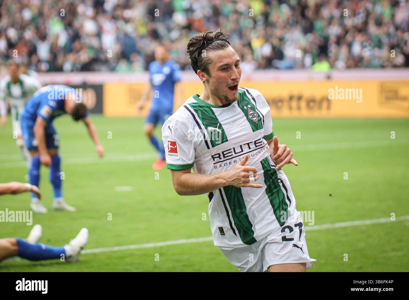 Rocco Reitz (Borussia M?nchengladbach #27) jubelt nach dem 2:0 -- 1. Fussball Bundesliga ...