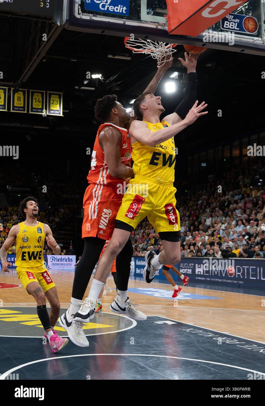03.05.2025, EWE Arena, Oldenburg, GER, easy Credit-BBL, EWE Baskets ...